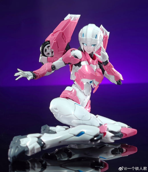 Flame Toys Furai Model 20 IDW Arcee Model Kit (Non-transformable) 15.5 ...