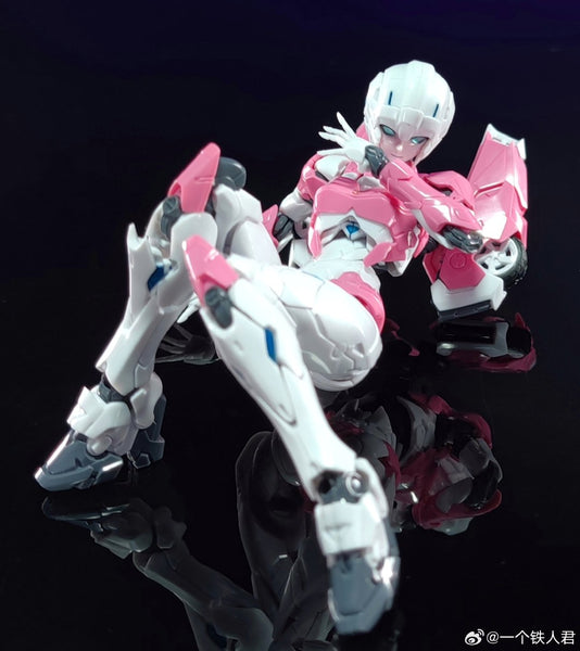 Flame Toys Furai Model 20 IDW Arcee Model Kit (Non-transformable) 15.5 ...