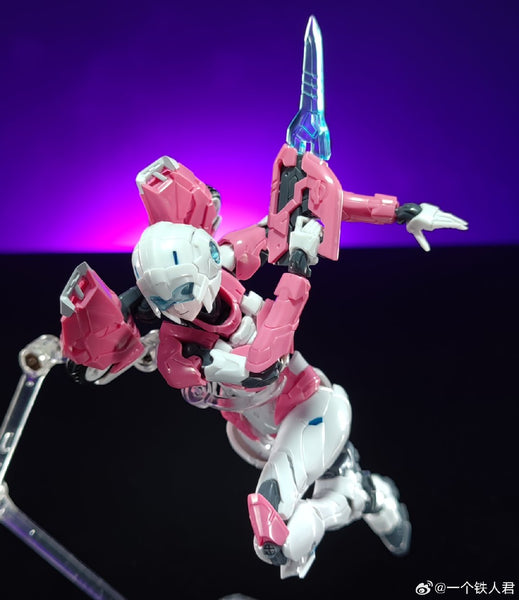 Flame Toys Furai Model 20 IDW Arcee Model Kit (Non-transformable) 15.5 ...