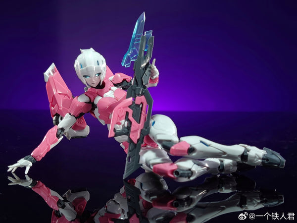 Flame Toys Furai Model 20 IDW Arcee Model Kit (Non-transformable) 15.5 ...